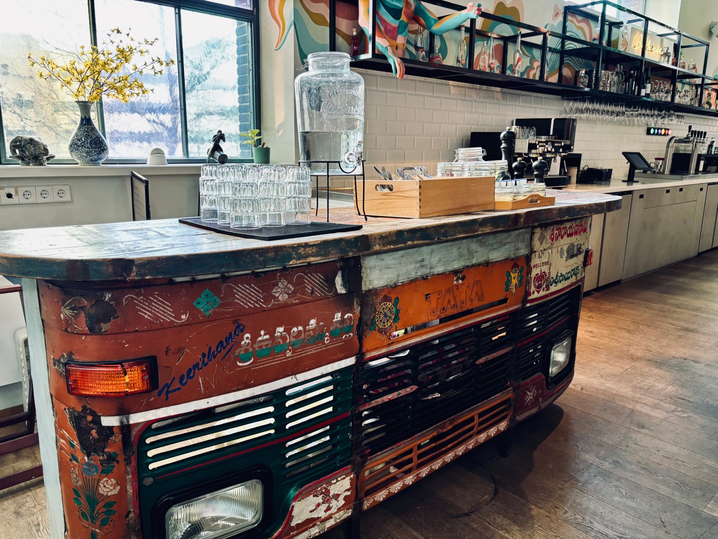 We Are Bunk: Uniek hotel Bunk is een levendige en kleurrijke ...