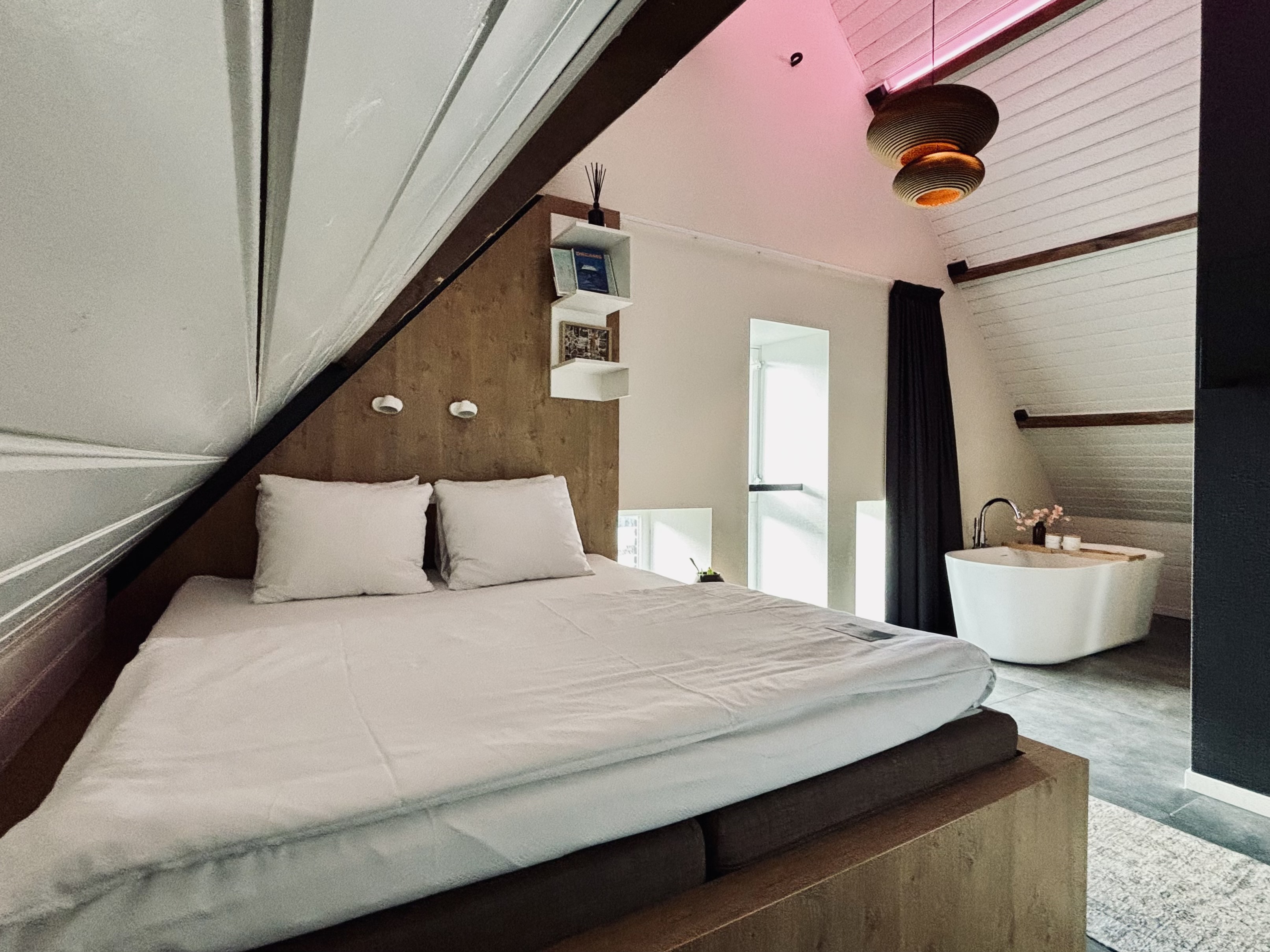 We Are Bunk: Uniek hotel Bunk is een levendige en kleurrijke ...