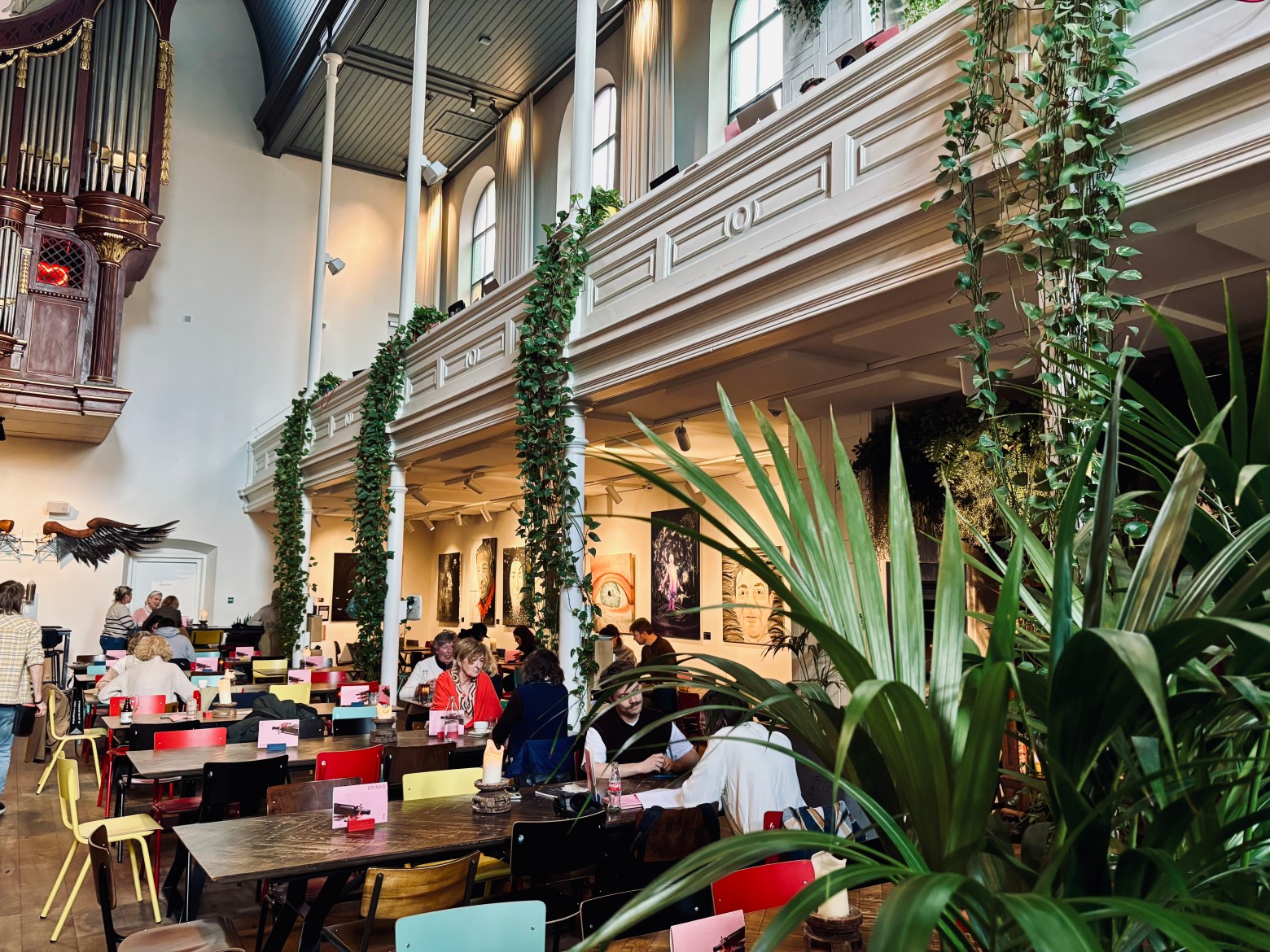 We Are Bunk: Uniek hotel Bunk is een levendige en kleurrijke ...